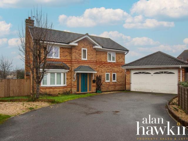 Otter Way, Royal Wootton Bassett. 4 bed detached house to rent £2,125 pcm £490 pw