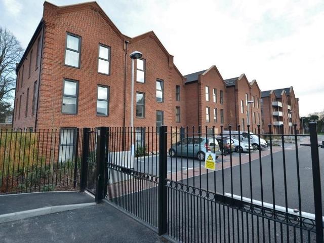 Otter Way, West Drayton UB7, 1 bed flat to rent, £1,500 pcm | PrimeLocation