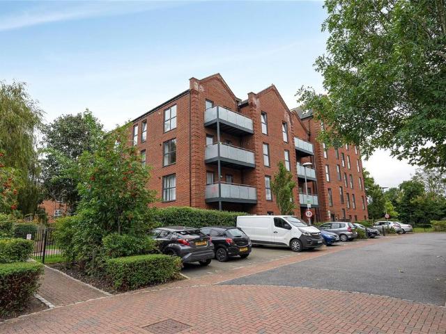 Otter Way, West Drayton UB7 2 bed apartment to rent £1,850 pcm £427 pw