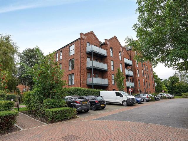 Otter Way, West Drayton UB7, 2 bed flat to rent, £1,850 pcm | PrimeLocation