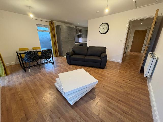 Otter Way, Yiewsley, West Drayton UB7, 1 bed flat to rent, £1,450 pcm | PrimeLocation