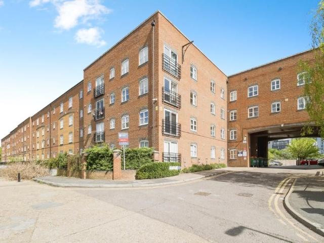 Otter Close, London E15, 2 bed flat to rent, £2,200 pcm | PrimeLocation