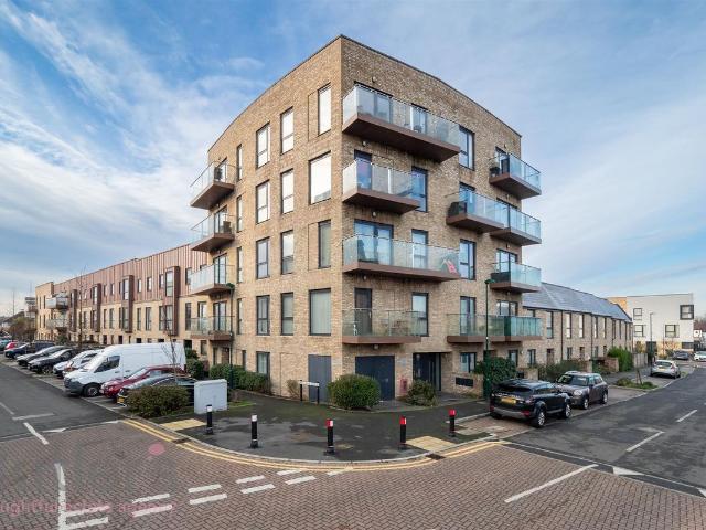 Otter Drive, Carshalton SM5, 1 bed flat to rent, £1,600 pcm | PrimeLocation