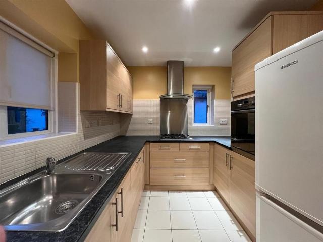 Otterburn Gardens, Isleworth 2 bed flat to rent £1,740 pcm £402 pw