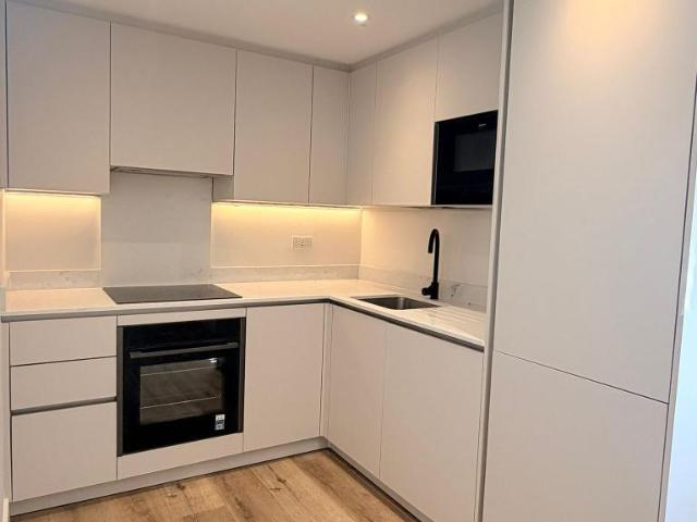 Otterburn House, 8 Bromley Road. 2 bed flat to rent £2,102 pcm £485 pw