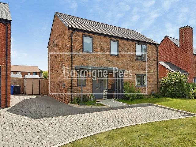 Otterhound Drive, Godalming, GU7 3 bed detached house to rent £3,500 pcm £808 pw