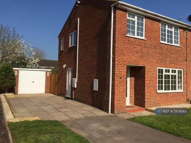 Otters Brook, Buckingham, MK18 4 bed semi detached house to rent £2,496 pcm £576 pw