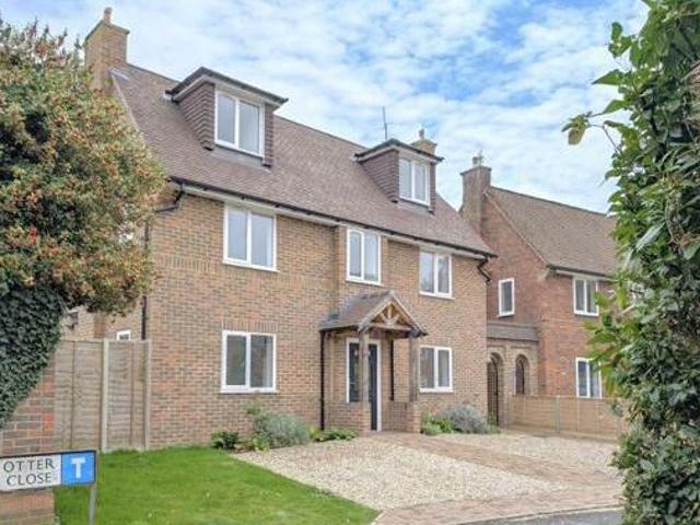 Ottershaw, Surrey, 5 Bedroom Detached