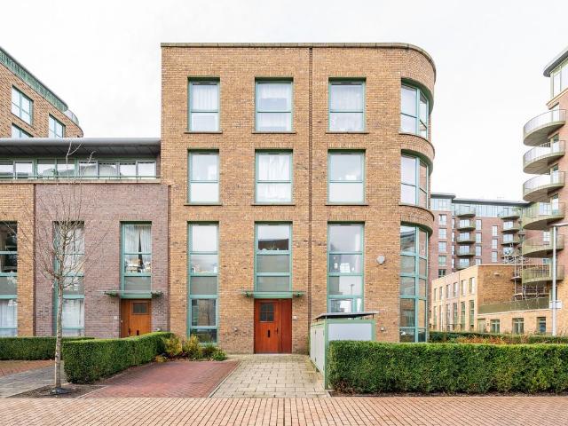 Ottley Drive, Blackheath, London SE3, 2 bed flat to rent, £2,600 pcm | PrimeLocation