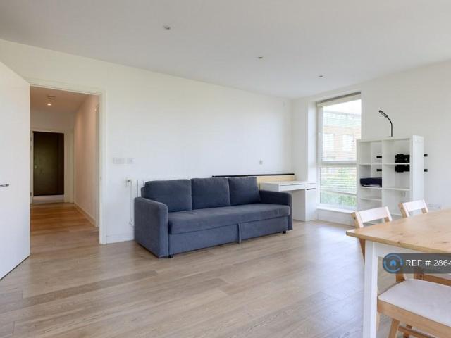 Ottley Drive, London, SE3 3 bed flat to rent £2,600 pcm £600 pw