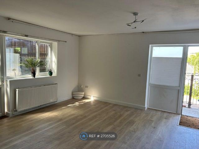 Otway St, Chatham ME4, 3 bed semi detached house to rent, £1,500 pcm | PrimeLocation