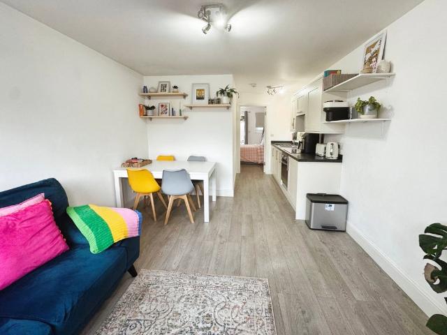 Oundle Avenue, Bushey, WD23