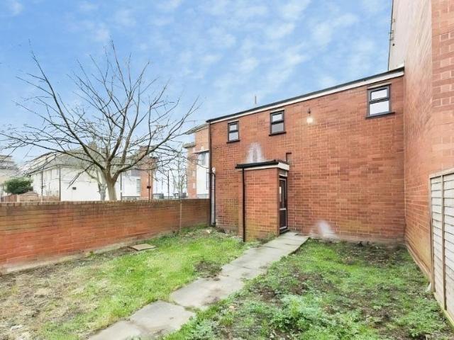 Oulton Close, Clapton, Hackney. 3 bed detached house to rent £3,200 pcm £738 pw