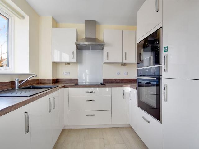Outwood Lane, Chipstead, Coulsdon CR5, 1 bed flat to rent, £2,655 pcm | PrimeLocation