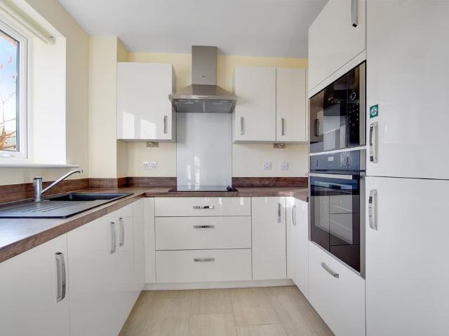 Outwood Lane, Chipstead CR5 1 bed retirement property to rent £2,655 pcm £613 pw