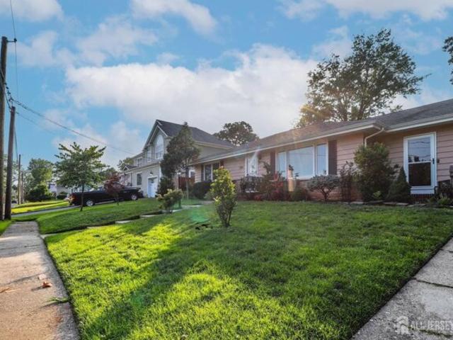 Outlook Ave, Colonia, Home For Sale