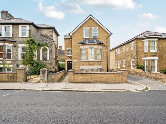 Outram Road, Addiscombe, Croydon CR0, 2 bed flat to rent, £1,500 pcm | PrimeLocation