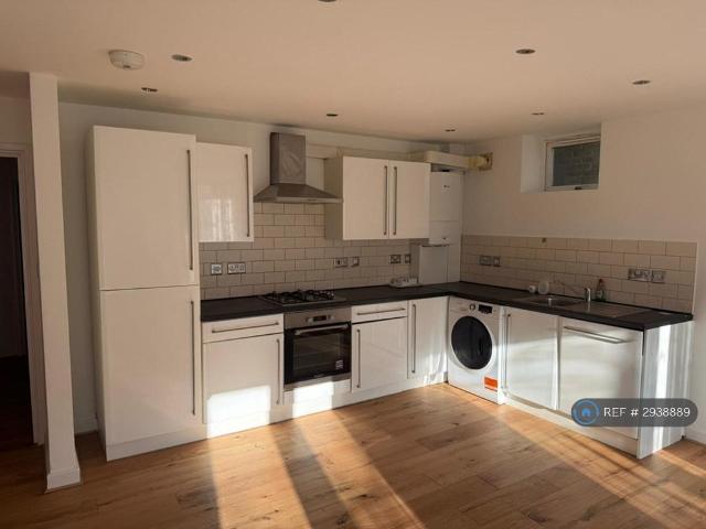 Outram Road, Croydon, CR0 2 bed flat to rent £1,800 pcm £415 pw