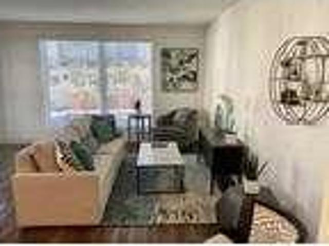 Outstanding 1 Bedroom 1 Bathroom $2525/month
