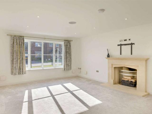 Outstanding luxury family home in exclusive development on the edge of Delamere forest