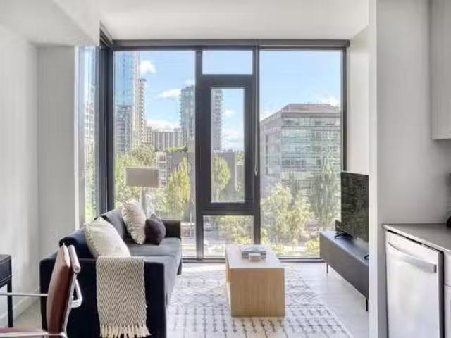 Ovation East Building, 704 Spring St, First Hill 1 Bedroom.