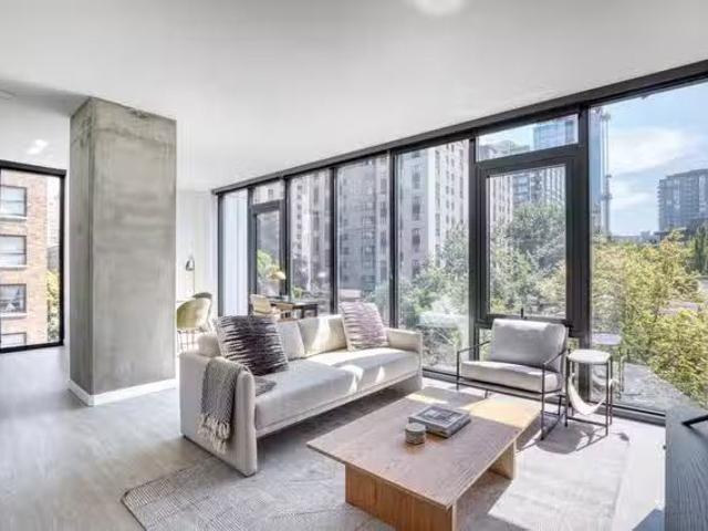 Ovation East Building, 704 Spring St, First Hill 2 Bedroom.
