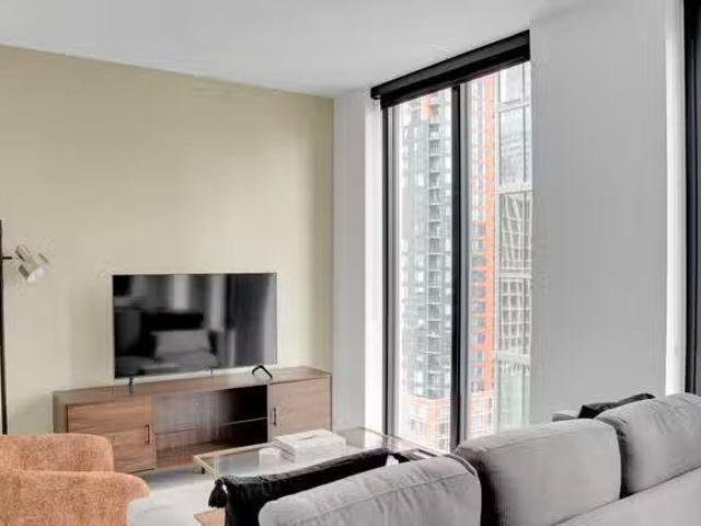 Ovation West Building, 702 Spring St, First Hill 1 Bedroom.