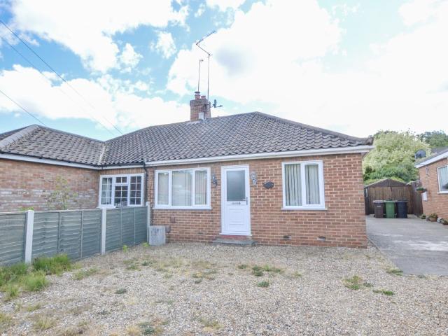 Oval Avenue, Costessey, Norwich NR5, 2 bed bungalow to rent, £1,000 pcm | PrimeLocation