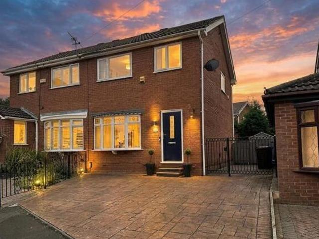 Oval Drive, Dukinfield, 3 Bedroom Semi detached