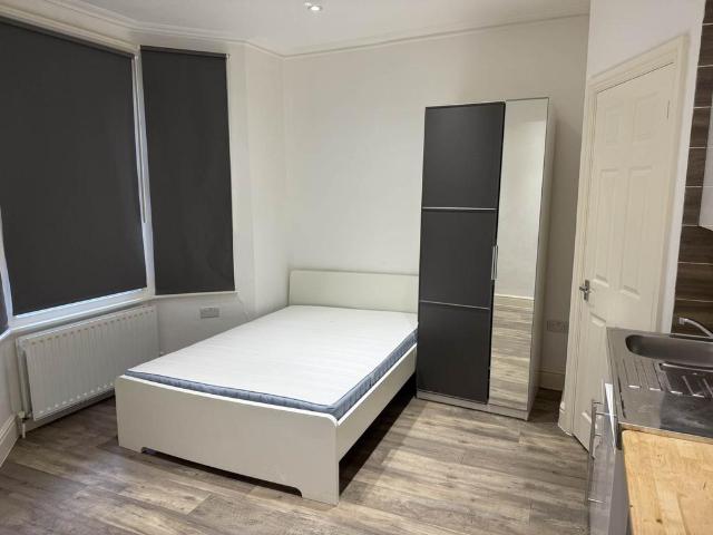 Oval Road, Croydon Studio to rent £1,000 pcm £231 pw