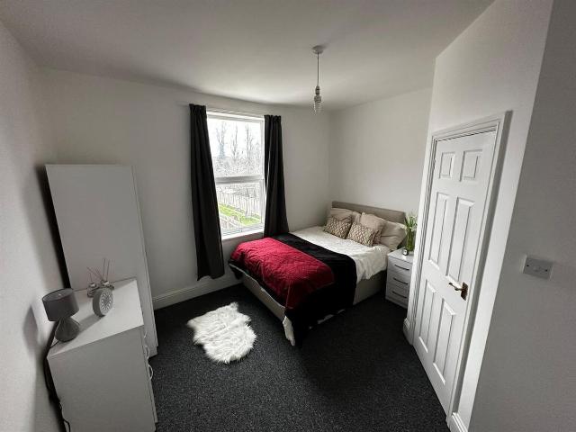 Oval Road, Birmingham B24, Room to rent, £600 pcm | PrimeLocation