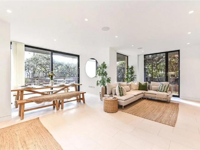 Oval Road, London NW1 2 bed flat to rent £4,442 pcm £1,025 pw