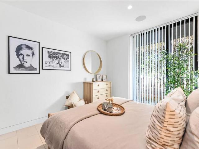 Oval Road, London NW1 2 bed flat to rent £4,442 pcm £1,025 pw