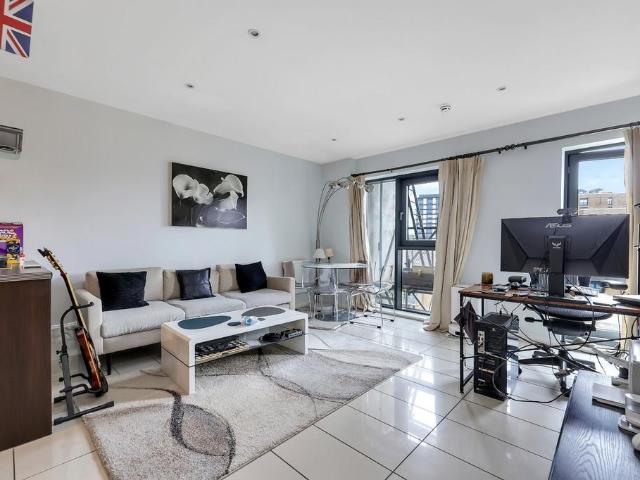 Oval Road, London 1 bed flat to rent £2,600 pcm £600 pw