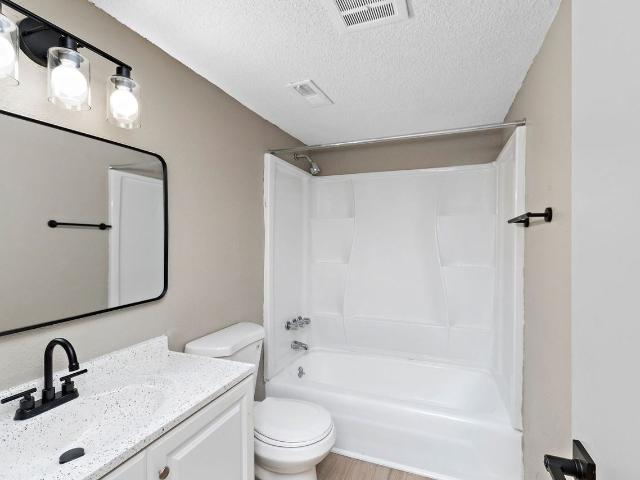 Oval Spring Apartments 1 Bedroom Apartment for Rent at 16801 E Larkspur Ln, Independence, MO 64055 Glendale