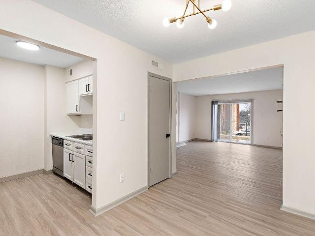 Oval Spring Apartments 1 Bedroom Apartment for Rent at 16801 E Larkspur Ln, Independence, MO 64055 Glendale