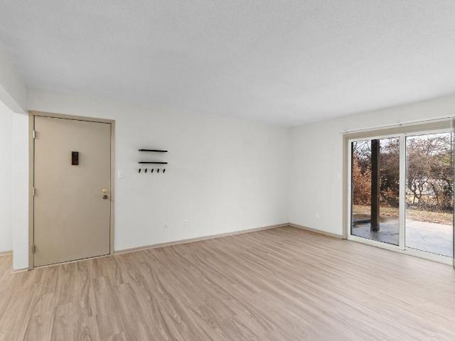 Oval Spring Apartments 2 Bedroom Apartment for Rent at 16801 E Larkspur Ln, Independence, MO 64055 Glendale