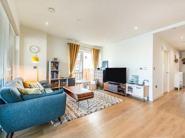 Ovex Close, London E14, 2 bed flat to rent, £2,700 pcm | PrimeLocation