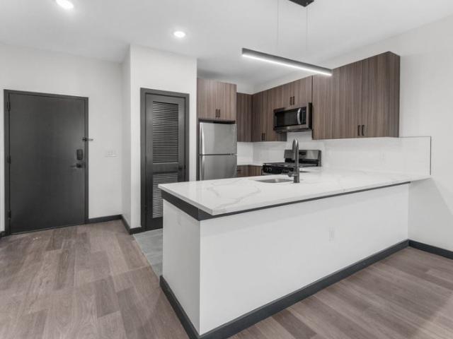 OVER 1,200 SQ FT JERSEY CITY STUNNING LUXURY APT