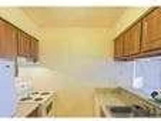 Over 560 sf in Mandeville. $770/mo