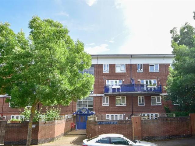 Overbury Street, London E5, 3 bed maisonette to rent, £2,995 pcm | PrimeLocation