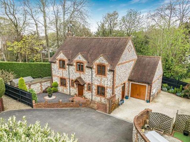 Overdales, Hazlemere, 3 Bedroom Detached