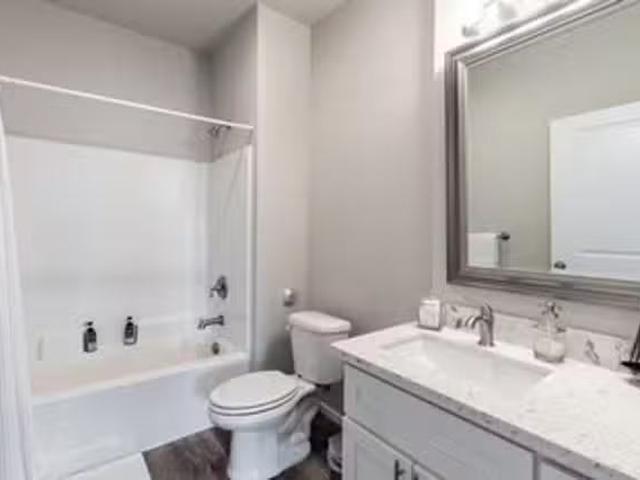 Overlook, 624 East 32nd St, Mc Kinley 1 Bedroom 1 Bath