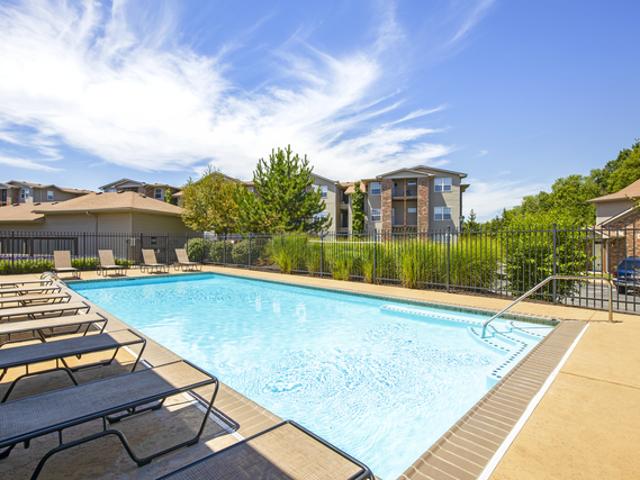 Overlook at Valley Ridge Apartments 2 Bedroom Apartment for Rent at 6810 Valley Ridge Dr, Indianapolis, IN 46237 I65 South Emerson