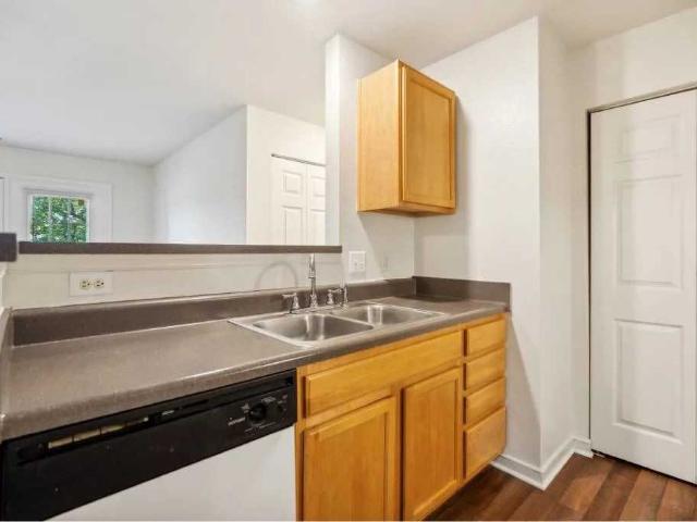 Overlook at Brook Run I & II 3 Bedroom Apartment for Rent at 1900 Cliffbrook Ln, Richmond, VA 23227