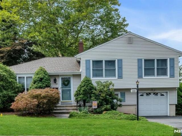 Overlook Ave, Emerson, Home For Sale