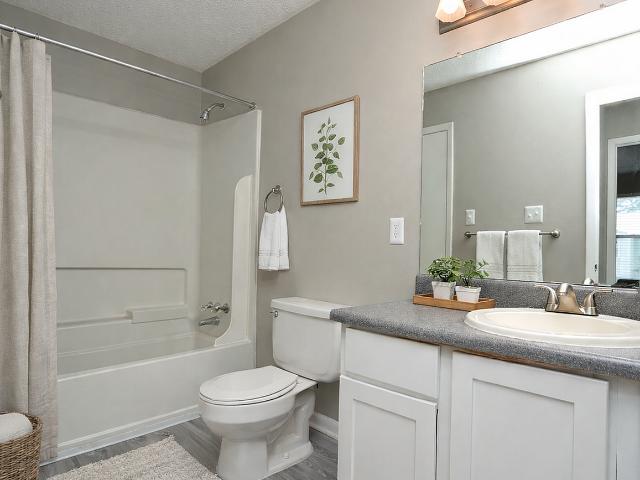 Overlook Gardens Apartments 2 Bedroom Apartment for Rent at 1400 Gray Hwy, Macon, GA 31211
