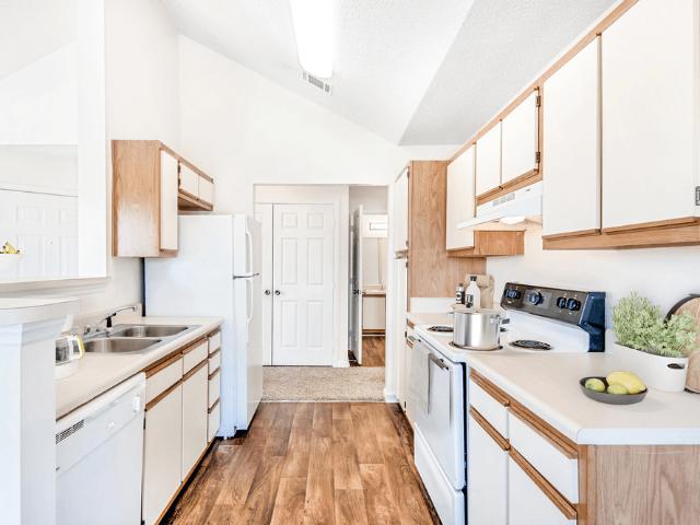 Overlooke at Simms Creek Apartments 3 Bedroom Apartment for Rent at 4730 Archean Way, Raleigh, NC 27616