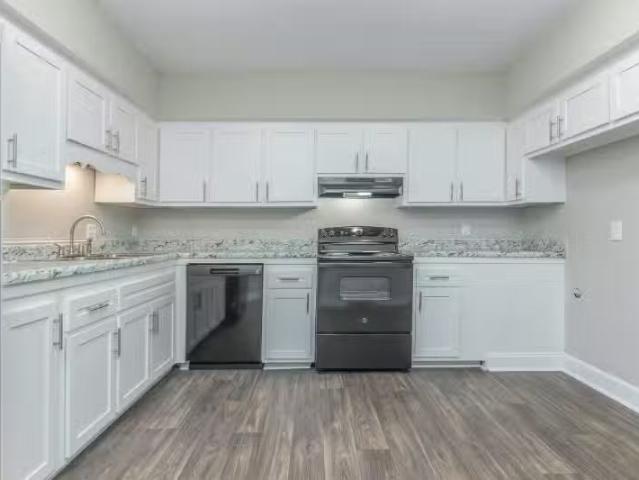 Oversized 3 Bedroom/2.5 Bathroom Apartment in North Macon 389.