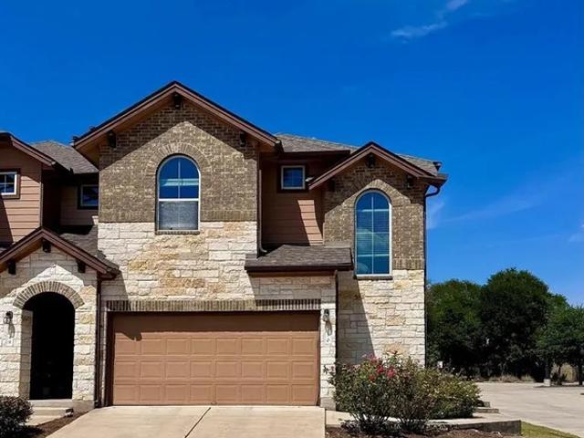 Oversized corner lot. Open living, kitchen, & dining! Large center island, granite, & gas cooktop in kitchen!. 5 bath down, perfect for guests! Dual sinks, huge shower, & large closet in master. Separate loft space.